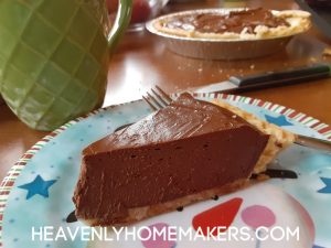 Easiest Chocolate Fudge Pie Recipe | Heavenly Homemakers